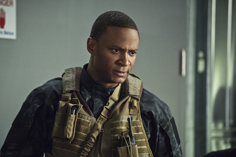 Arrow Episode 4.06 Photos Reveal the Return of Ray Palmer