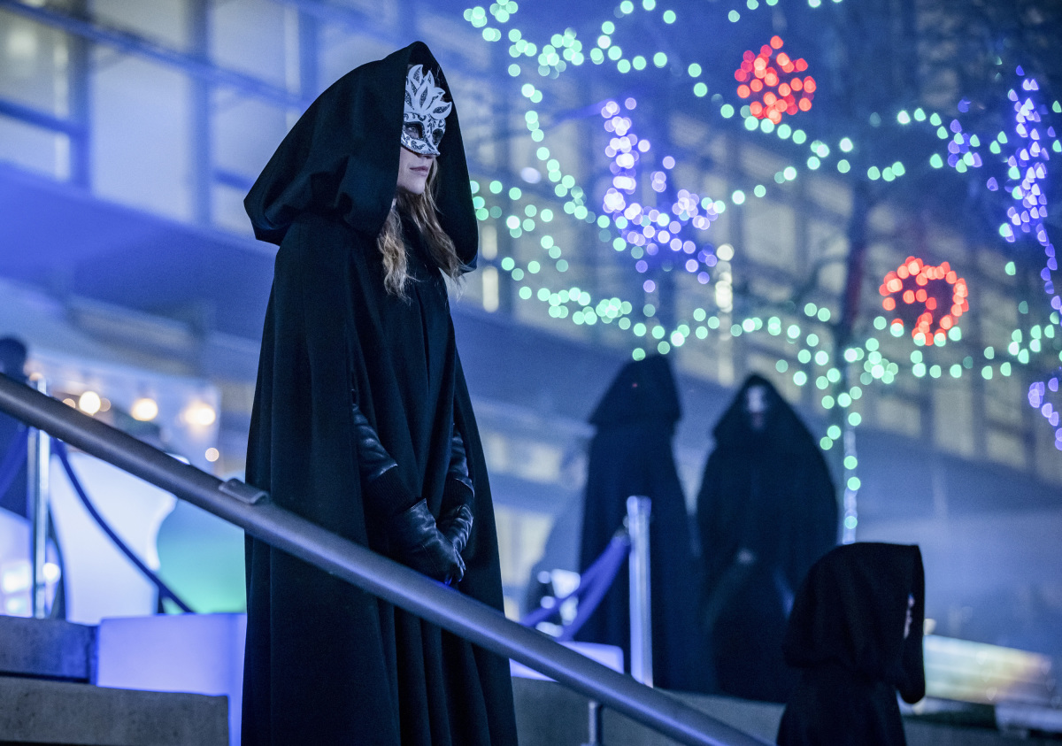 Arrow episode 7.16 photos go to the future of Star City