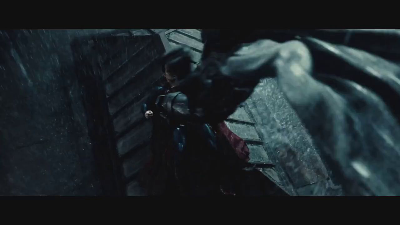 Over 90 Screenshots from the New Batman v Superman Trailer