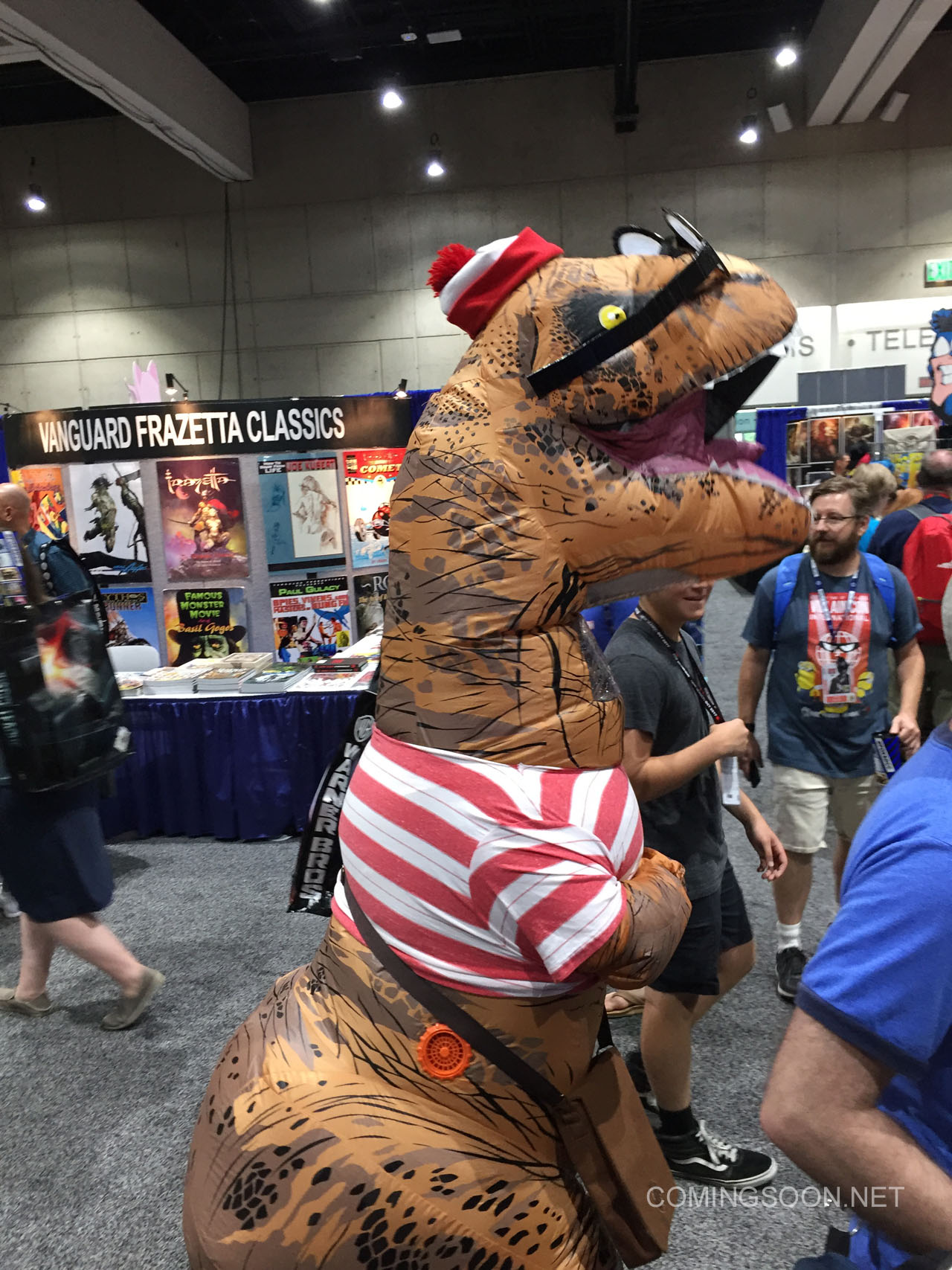 New Comic-Con 2017 Photos, Including the First Cosplay