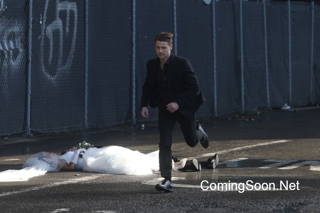 Gotham Season 3 Set Photos Reveal Gordon and Vale