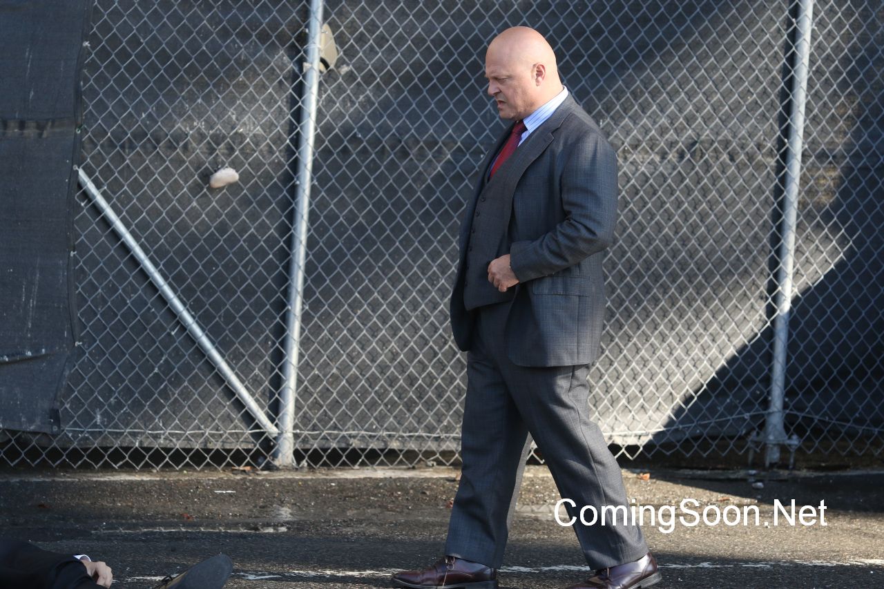 Gotham Season 3 Set Photos Reveal Gordon and Vale