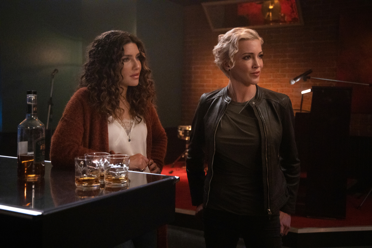 Arrow Episode 8.09 Photos: Meet the Green Arrow and the Canaries