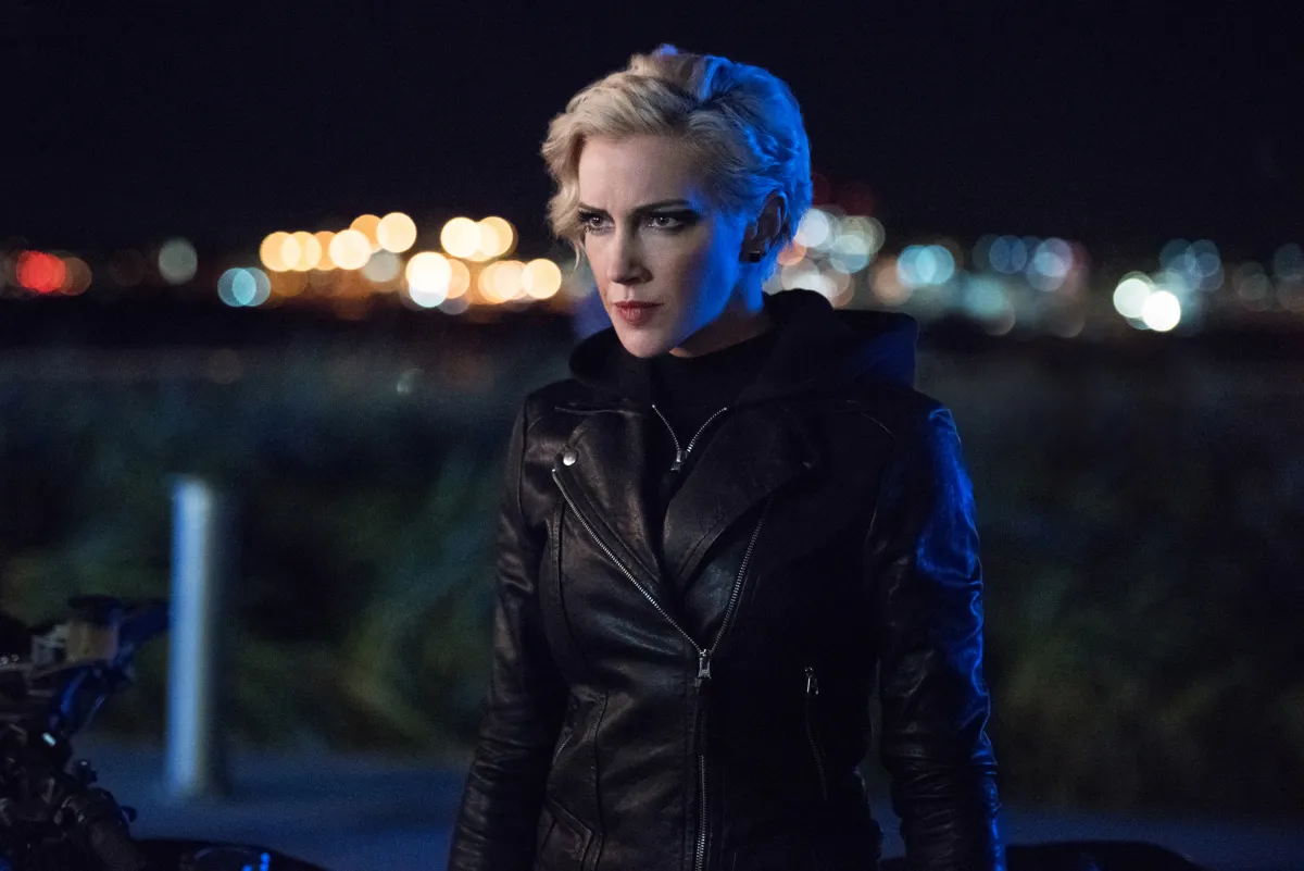 Arrow Episode 8.09 Photos: Meet the Green Arrow and the Canaries