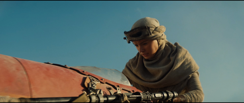 Screenshots from the Star Wars: The Force Awakens Trailer