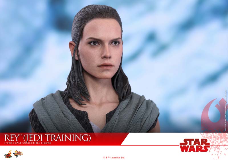 Rey Jedi Training Hot Toys Figure for Star Wars: The Last Jedi