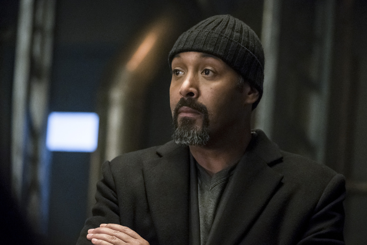 Team Flash Prepares for an Attack in New Photos